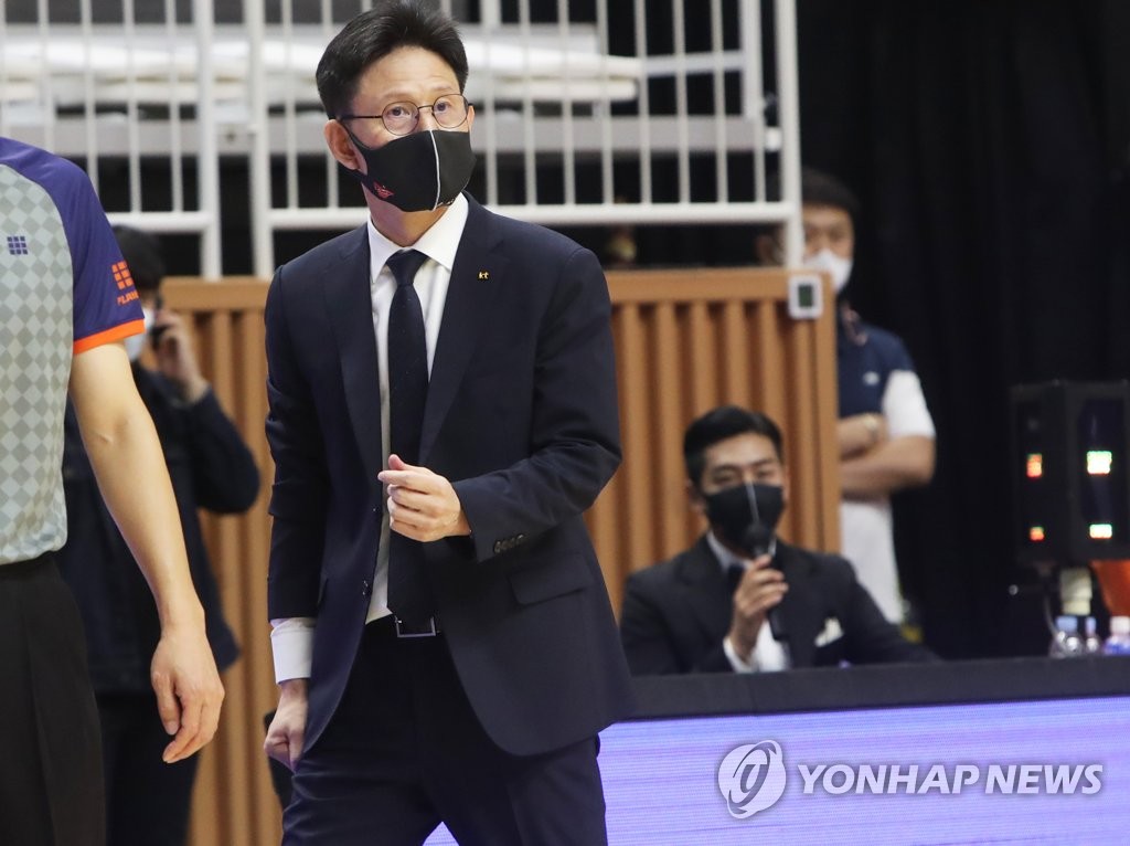 경기 지켜보는 서동철 감독 연합뉴스