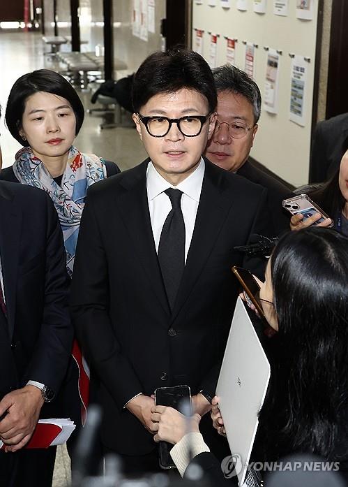 (جديد) زعيم الحزب الحاكم: تنحي الرئيس يون المبكر أصبح أمرا لا مفر منه ...