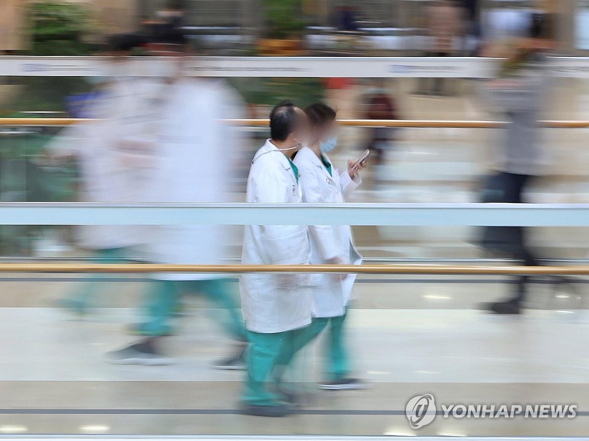 (LEAD) Health ministry mulls filing criminal complaint against some junior doctors who lead ...