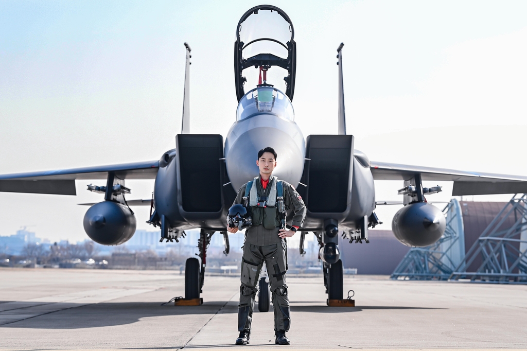 올해의 '탑건'에 F-15K 조종사 김유준 대위…공대공 만점 | 연합뉴스