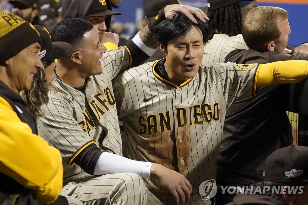 Padres' Kim Ha-seong scores 3 runs, advances to NLDS | Yonhap News Agency