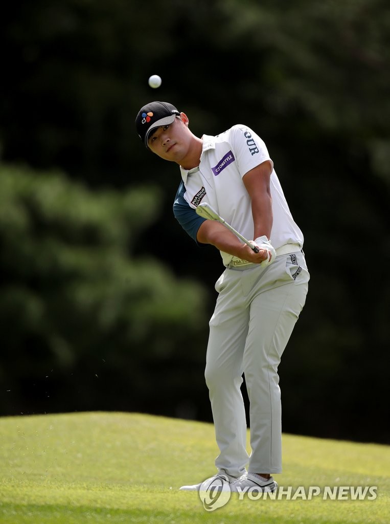 배용준, 어프로치 샷 | 연합뉴스