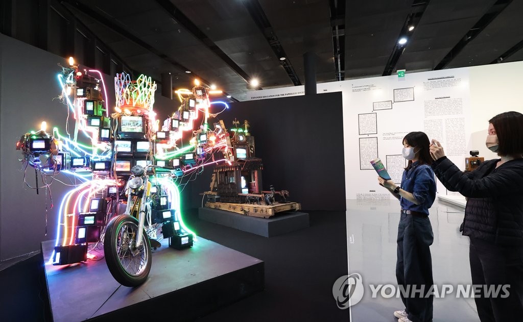 백남준 탄생 90주년 특별전 개막 연합뉴스