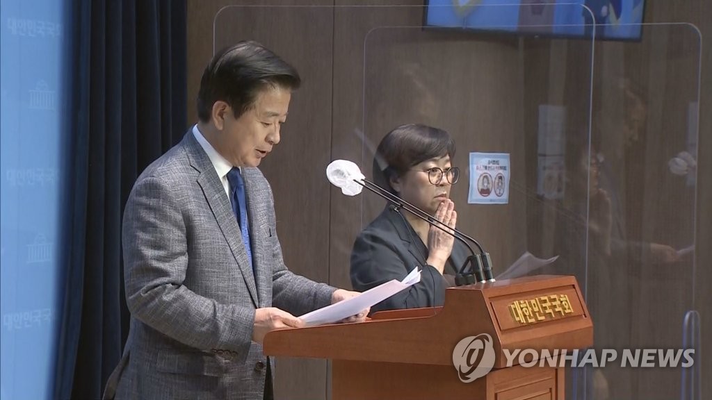 검찰 압수수색에 대한 입장 밝히는 노웅래 의원 연합뉴스