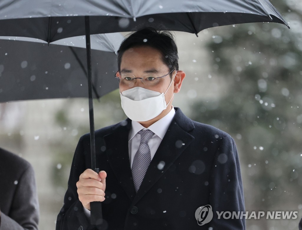법정 향하는 이재용 회장 연합뉴스