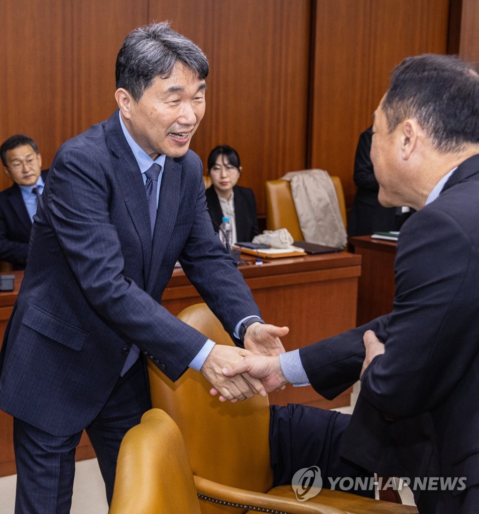 제1차 영유아교육·보육통합 추진위원회 입장하는 이주호 부총리 연합뉴스