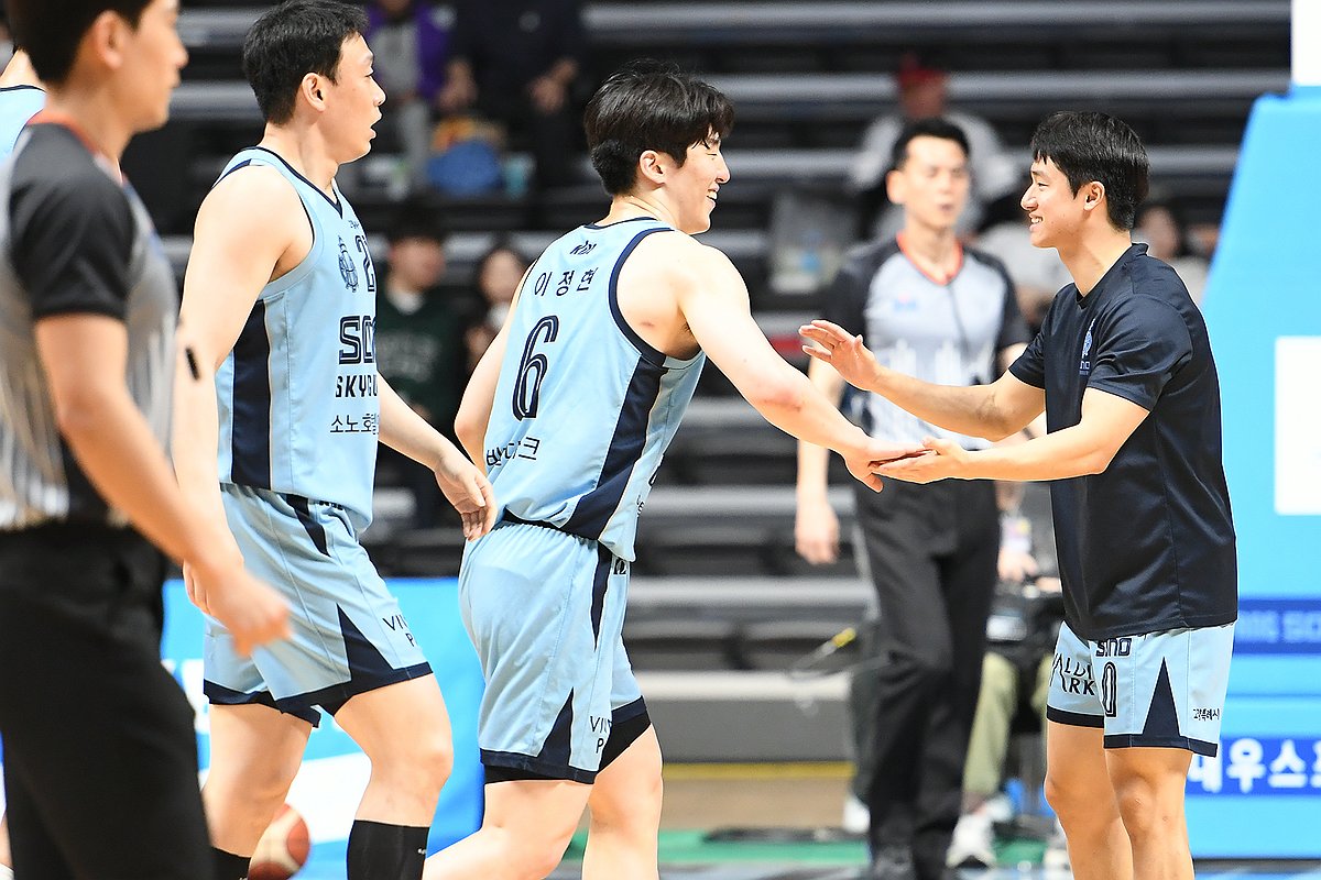 프로농구 LG, 9년 만에 9연승 질주…KCC 꺾고 2위 굳혀 | 연합뉴스