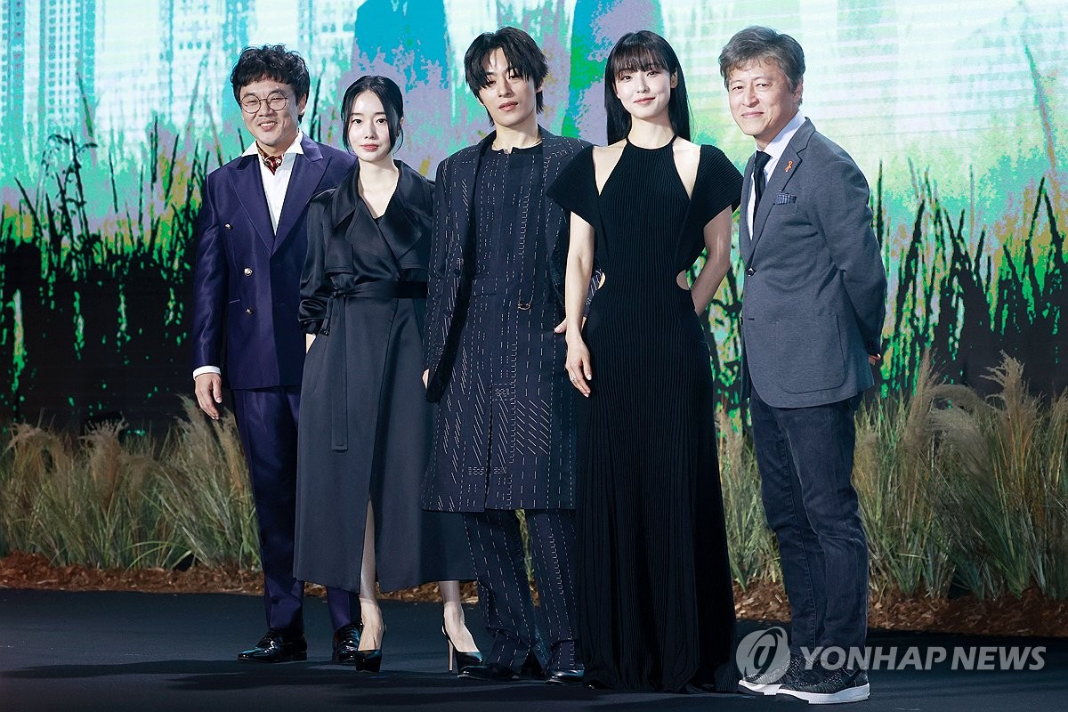 넷플릭스 새 시리즈 기생수 더 그레이 배우들 연합뉴스