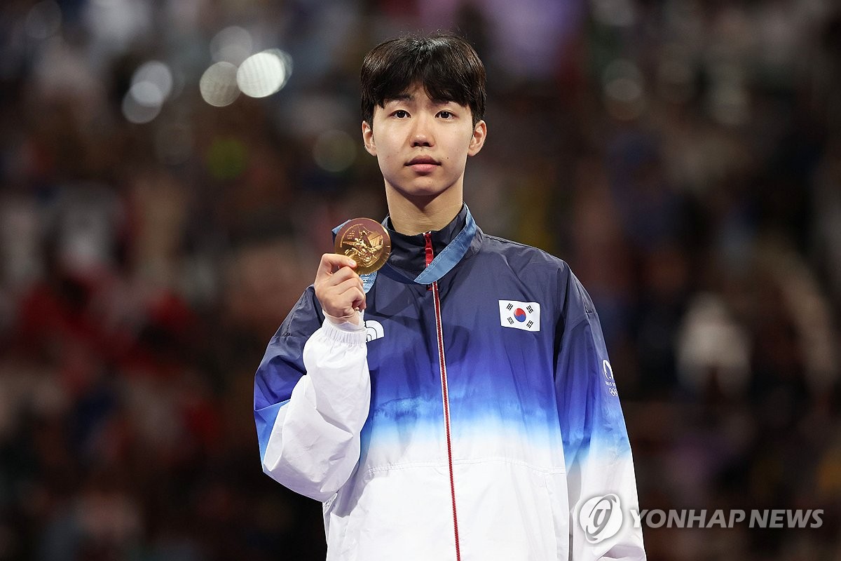 (2nd LD) (Olympics) Park Tae-joon wins gold medal in men's taekwondo ...