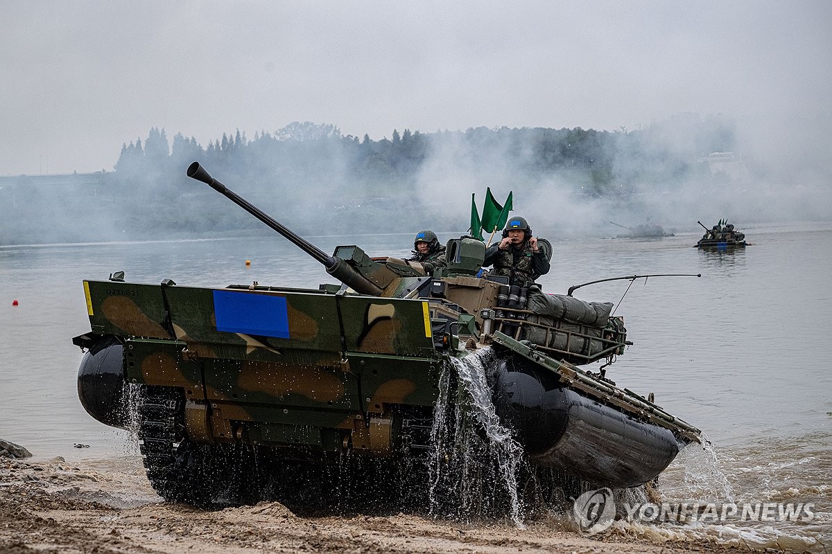 강습 도하하는 K21 장갑차 | 연합뉴스
